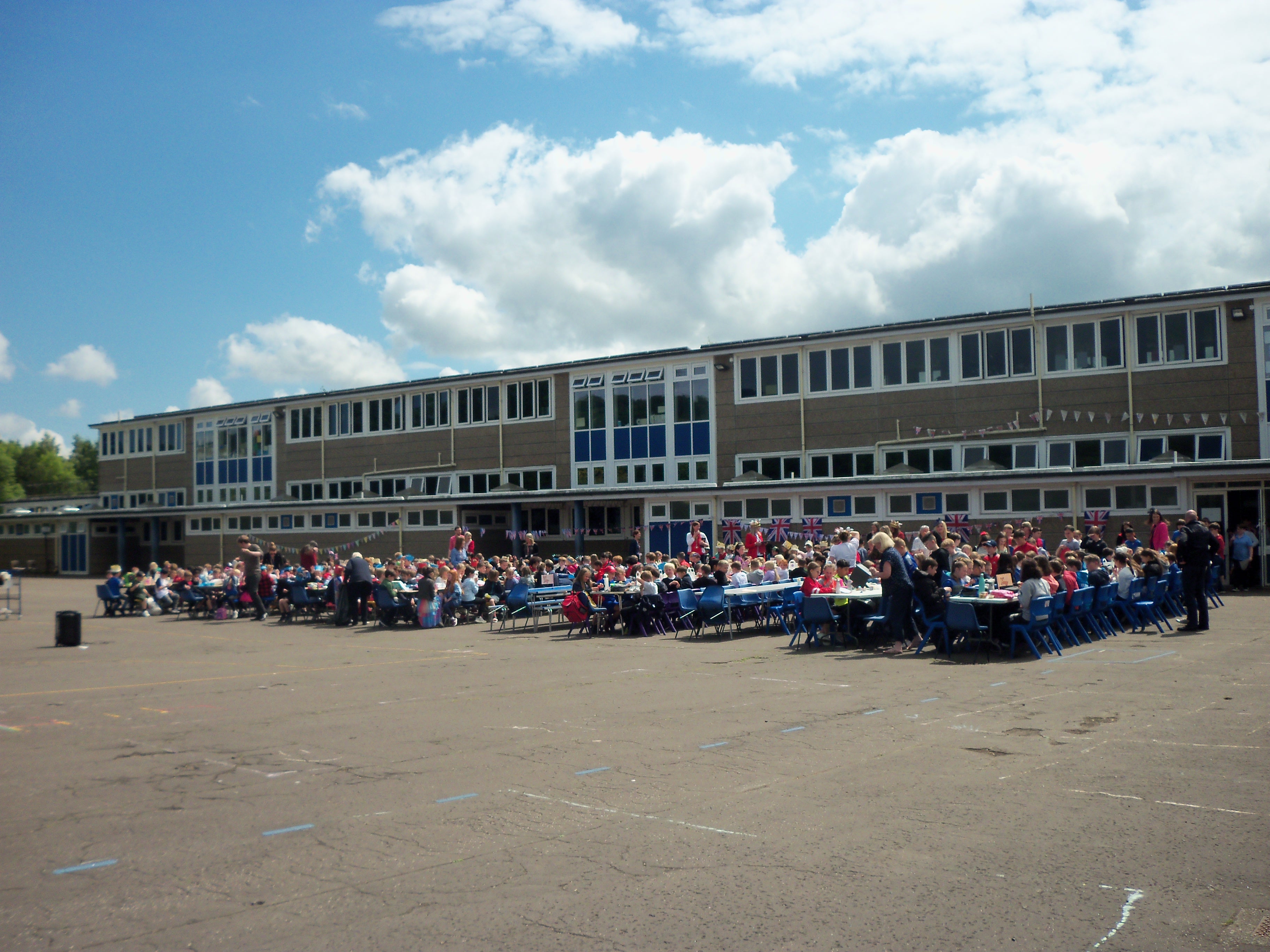 plat-jub-lunch-cakes-003 – Carrick Knowe Primary School